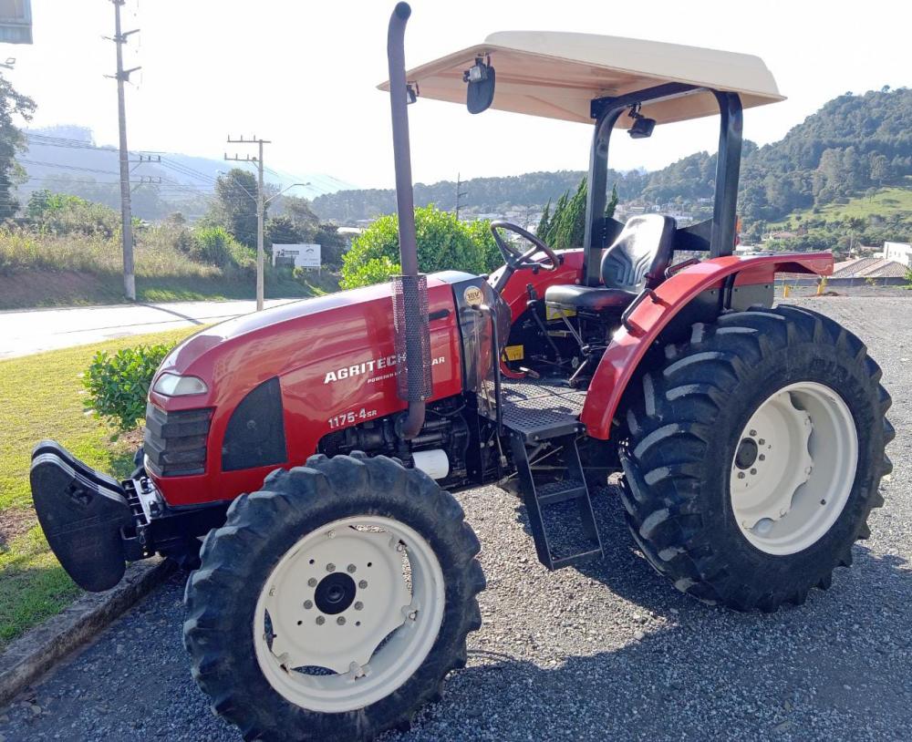 Trator 4x4 Yanmar Agrietch 1175 super reduzido, pneu traseiro 14.9x28 ...